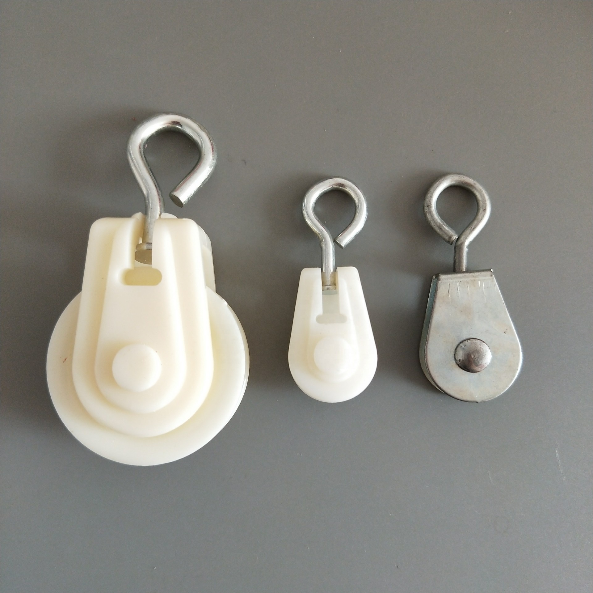 Poultry Feeding Products Medium Plastic Waterline Pulleys Crane Wheel ...